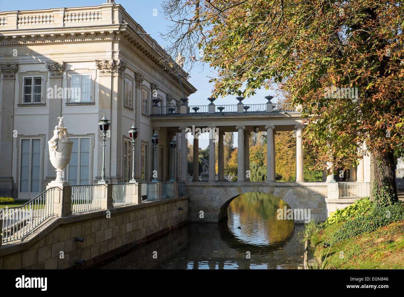 Palace on the Isle in Warsaw's Lazienkowski Park Stock Photo - Alamy
