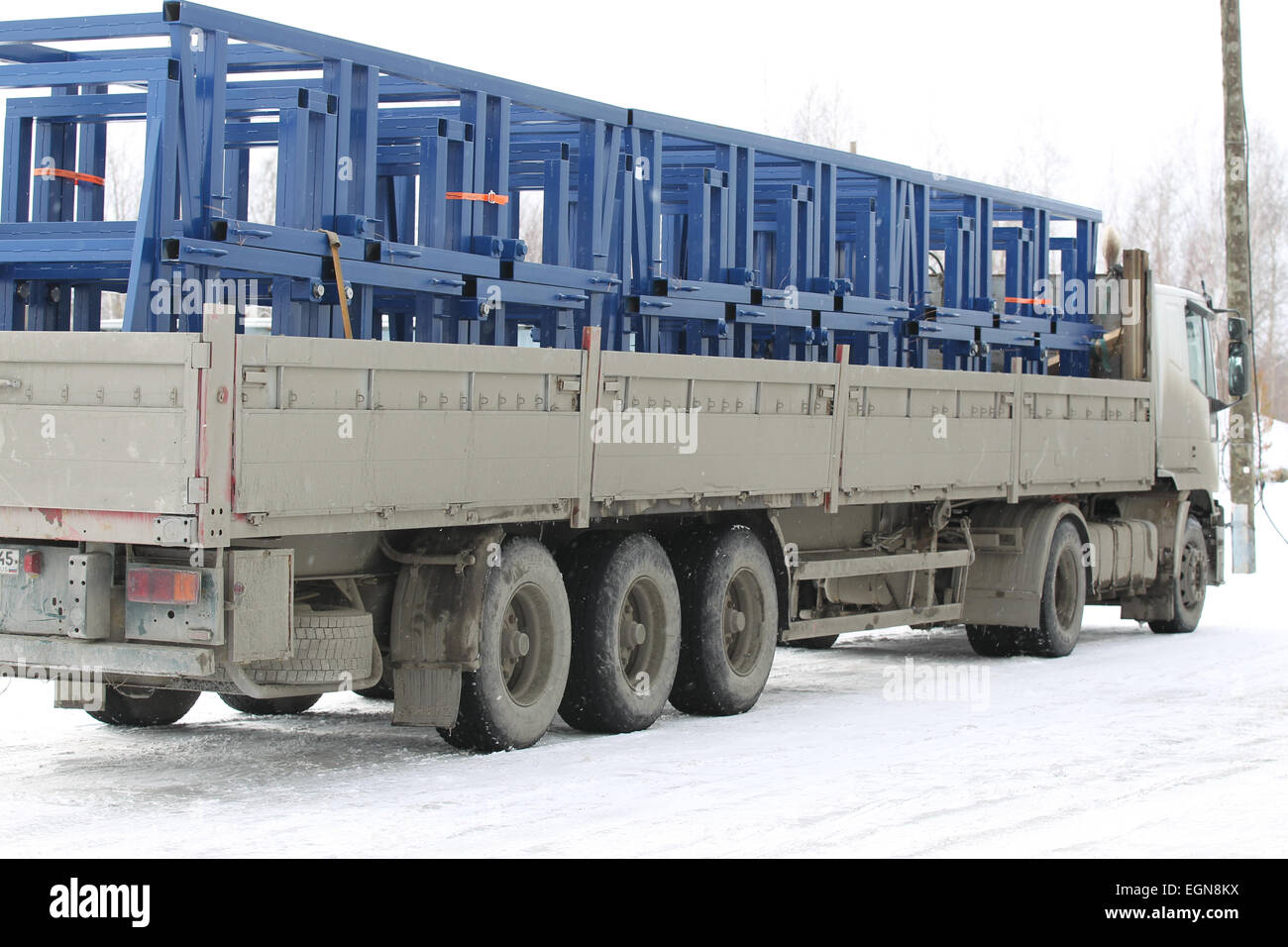 loaded metal structures for car transportation Car loaded metal ...