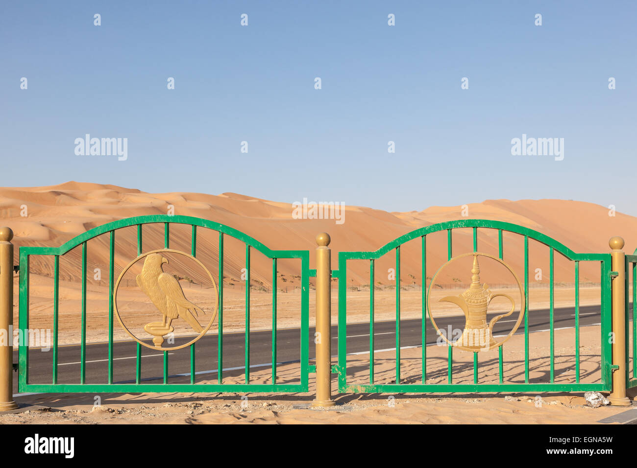 Moreeb dune in Liwa Oasis area, Emirate of Abu Dhabi, United Arab ...