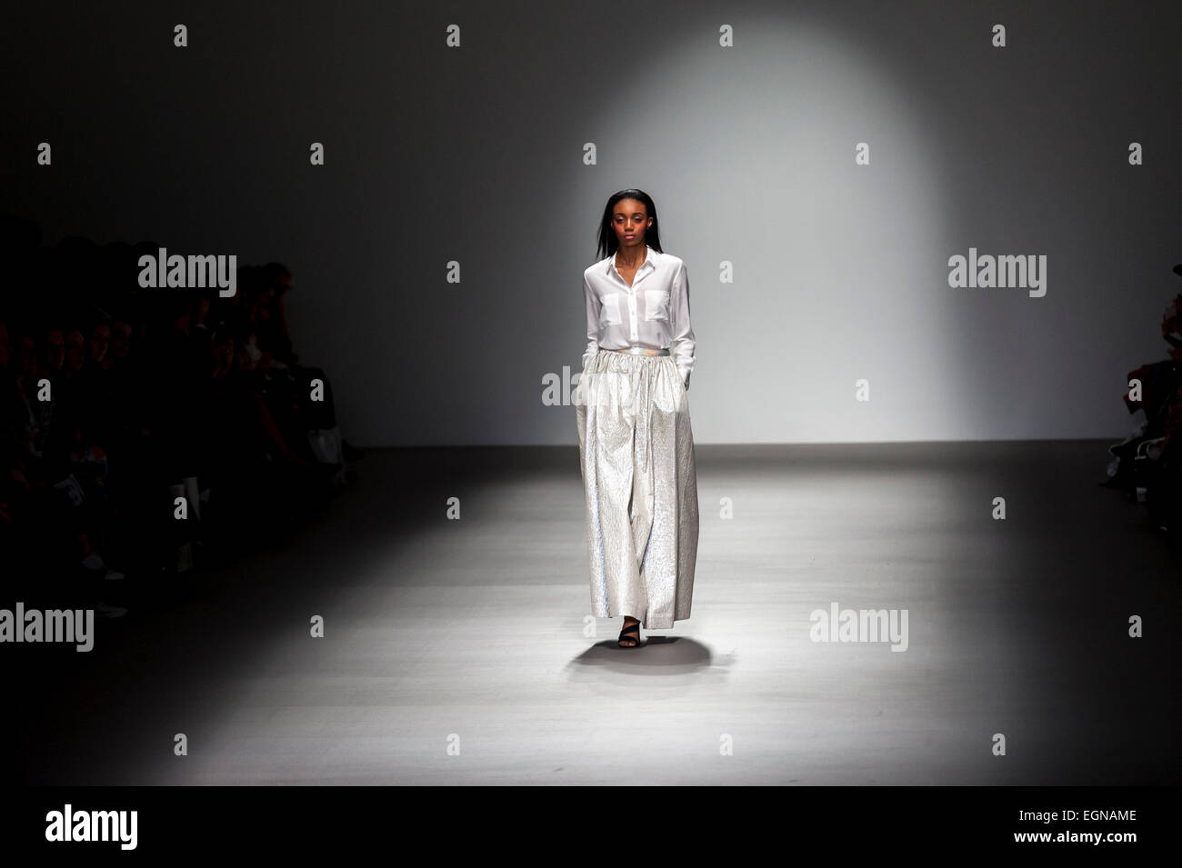 Net a porter model hi-res stock photography and images - Alamy