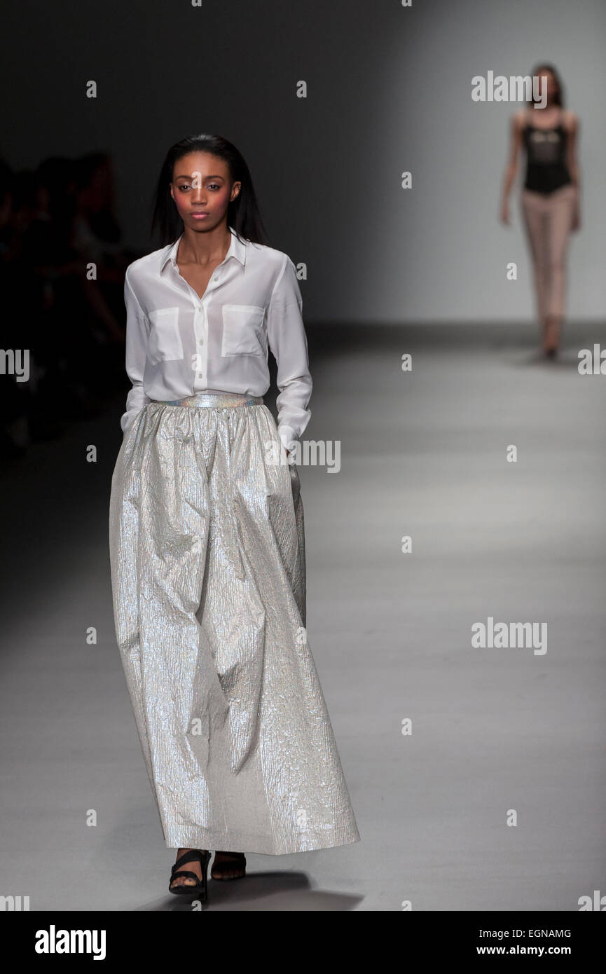 Net a porter model hi-res stock photography and images - Alamy