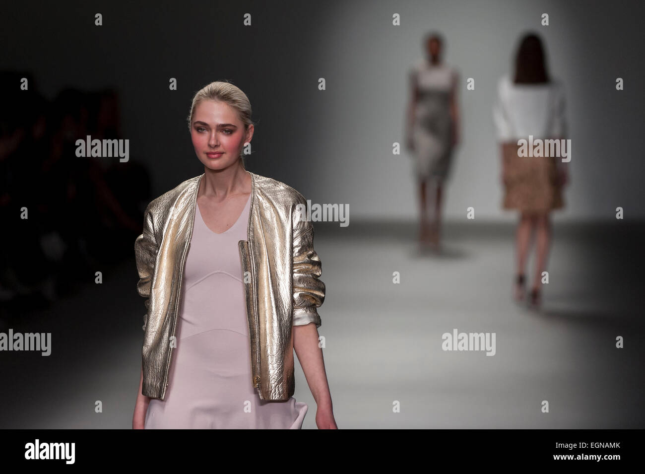 Net a porter model hi-res stock photography and images - Alamy