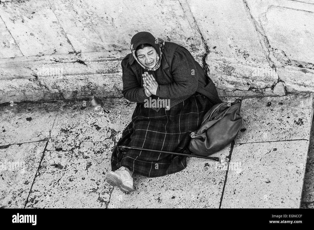 Homeless lady hi-res stock photography and images - Alamy