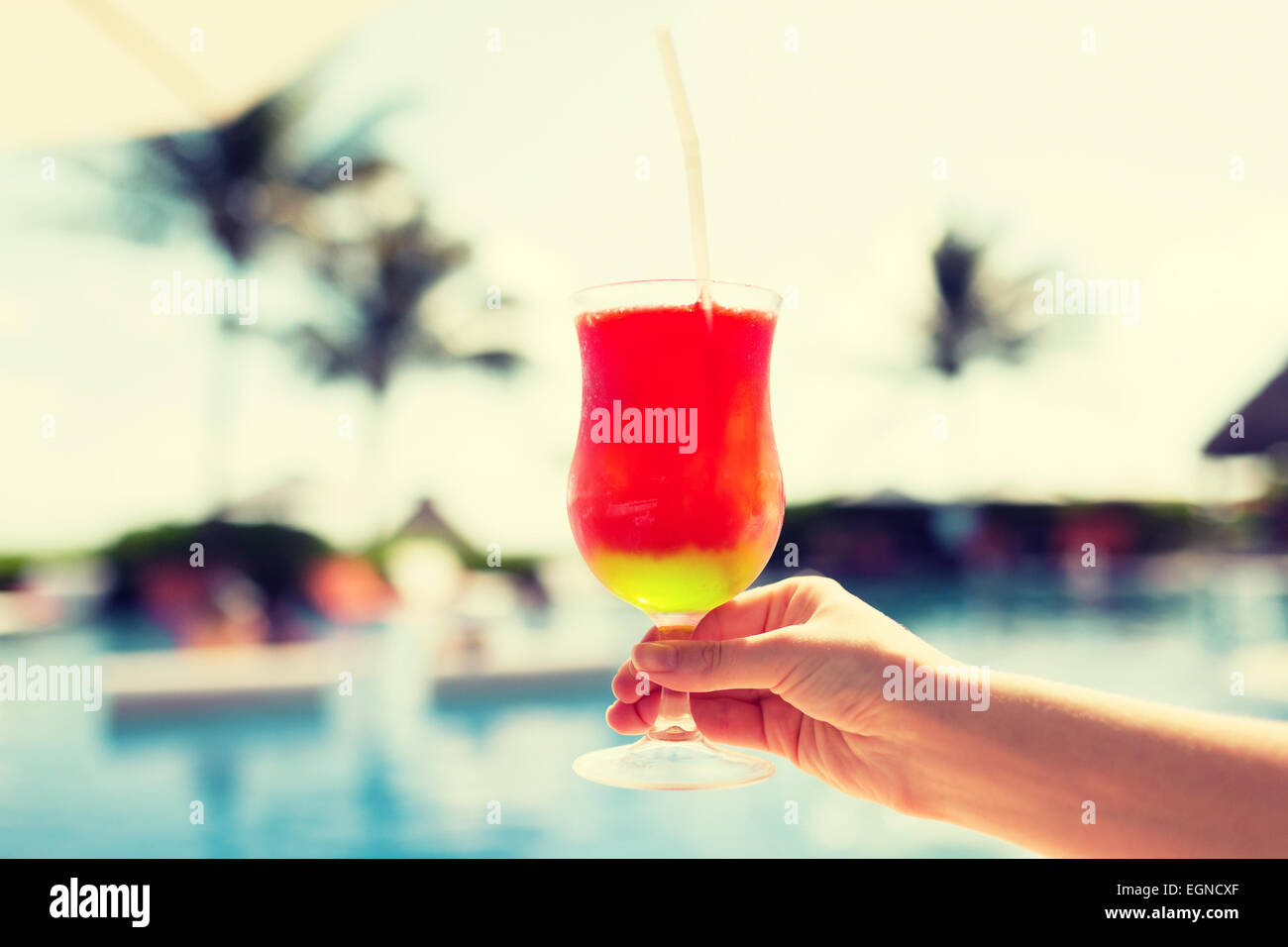 Hand holding cocktail glass hi-res stock photography and images - Alamy