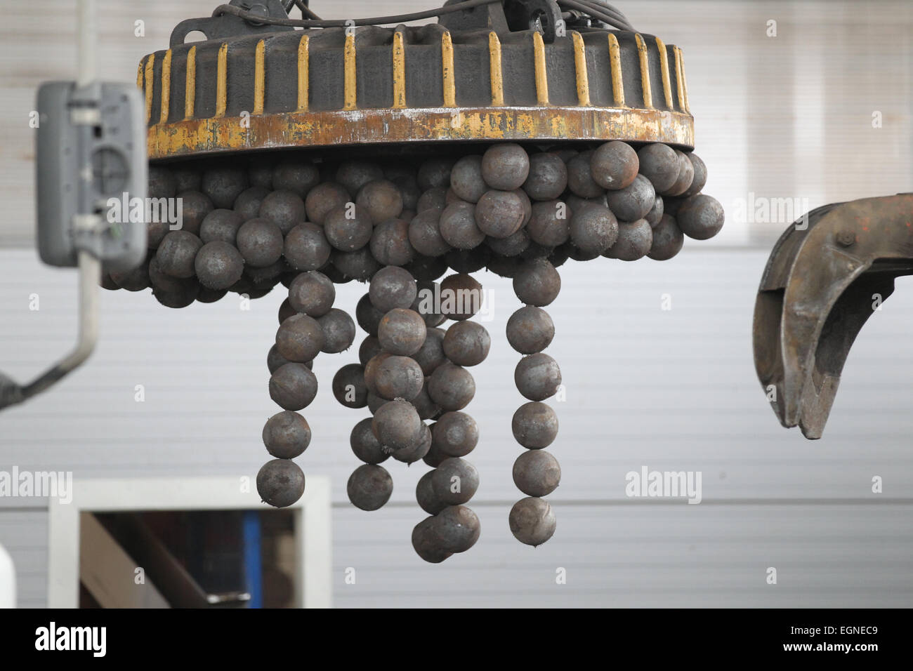 Magnet attractive hi-res stock photography and images - Alamy