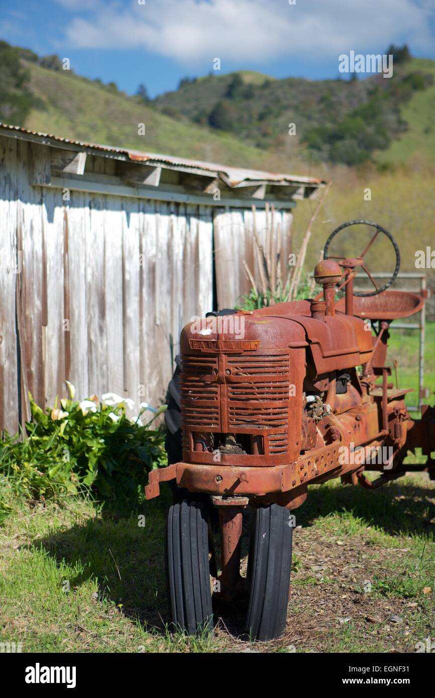 Vintage farm equipment hi-res stock photography and images - Alamy