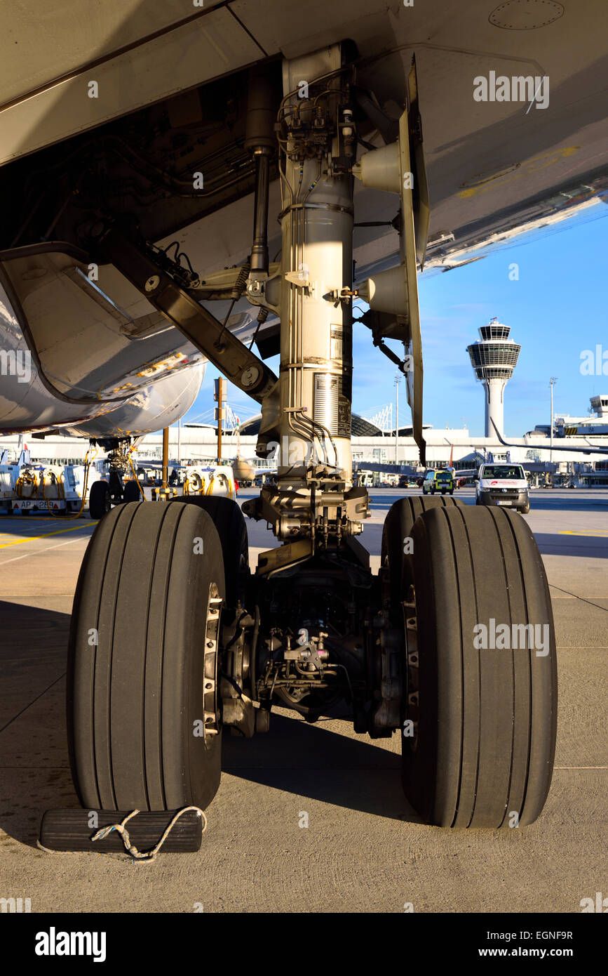 Landing gear wheels hi-res stock photography and images - Alamy