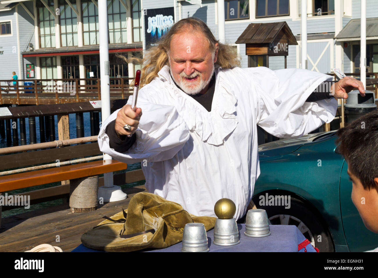Street Magician High Resolution Stock Photography and Images - Alamy