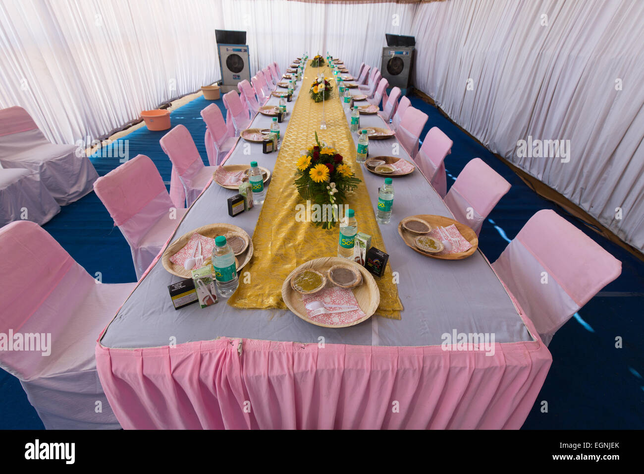 Empty dining table hi-res stock photography and images - Alamy