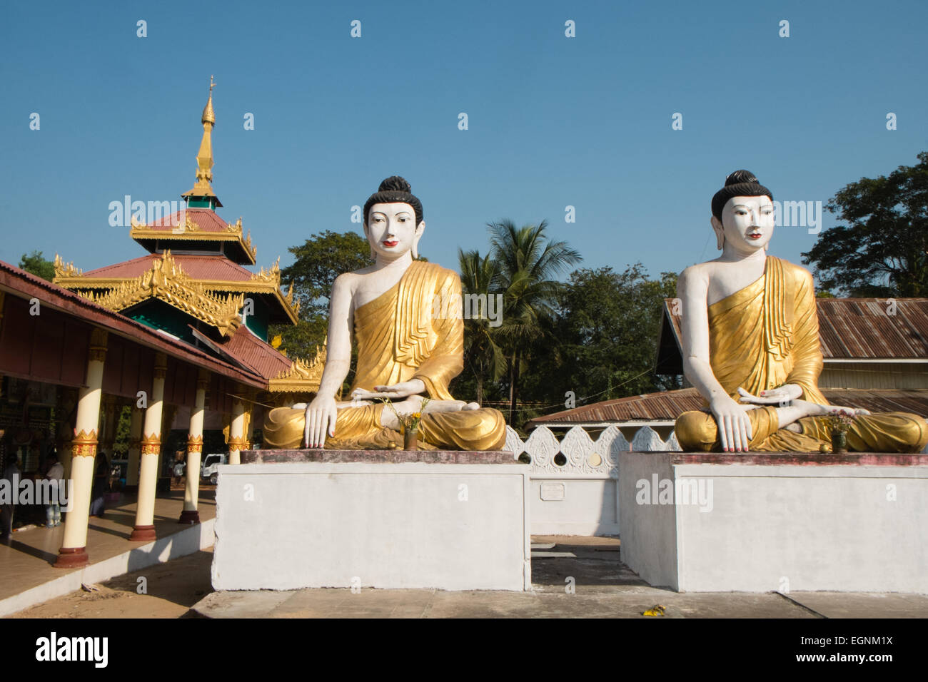 Sitting Buddha statues facing and at huge reclining Buddha ...