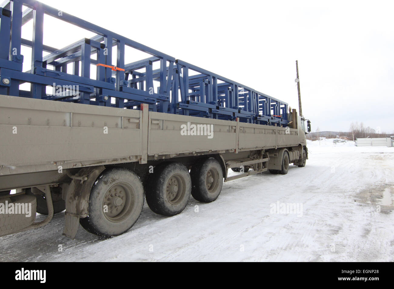 loaded metal structures for car transportation Stock Photo - Alamy