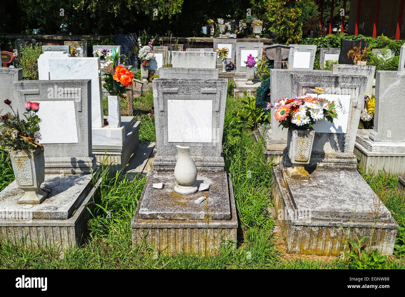 Old gray cemetery hi-res stock photography and images - Alamy