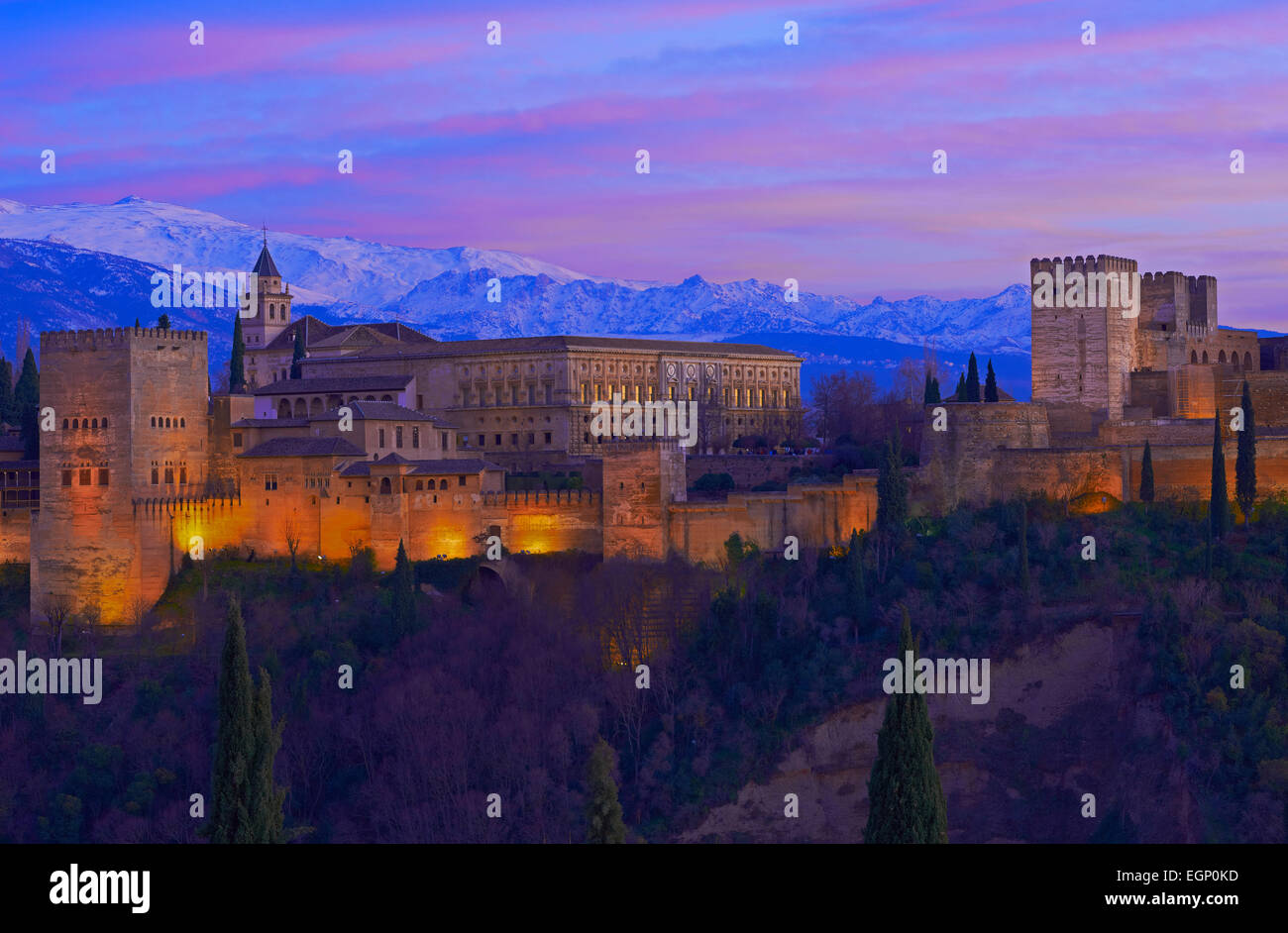 Alhambra, UNESCO World Heritage Site, Sierra Nevada and la Alhambra at ...