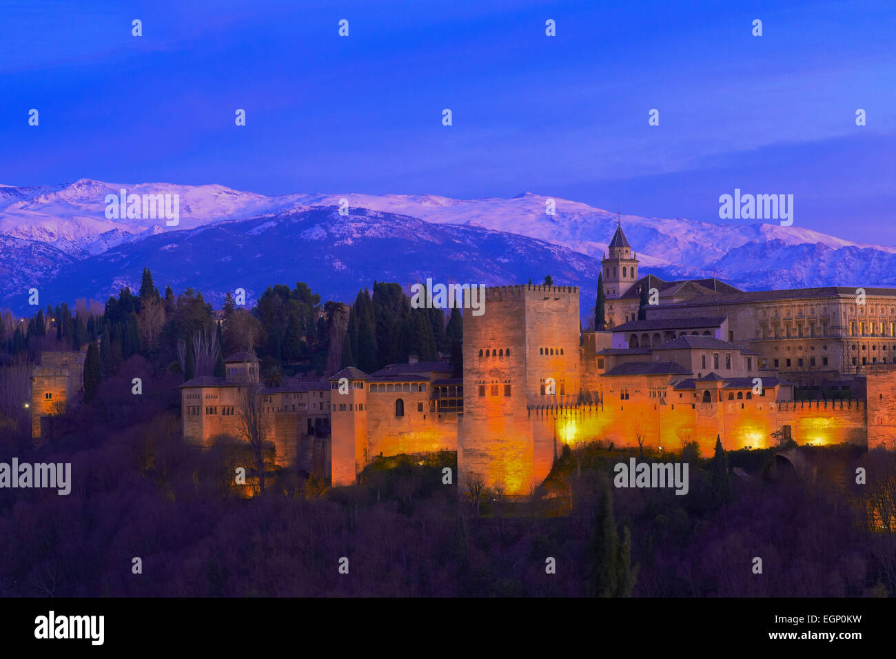 Alhambra, UNESCO World Heritage Site, Sierra Nevada and la Alhambra at ...
