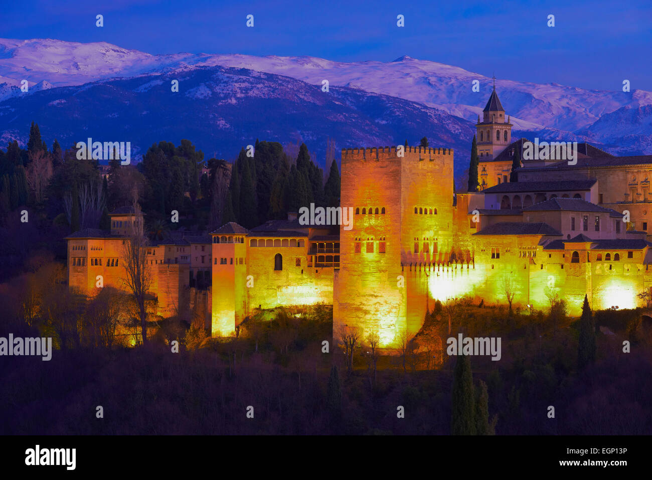Alhambra, UNESCO World Heritage Site, Sierra Nevada and la Alhambra at ...