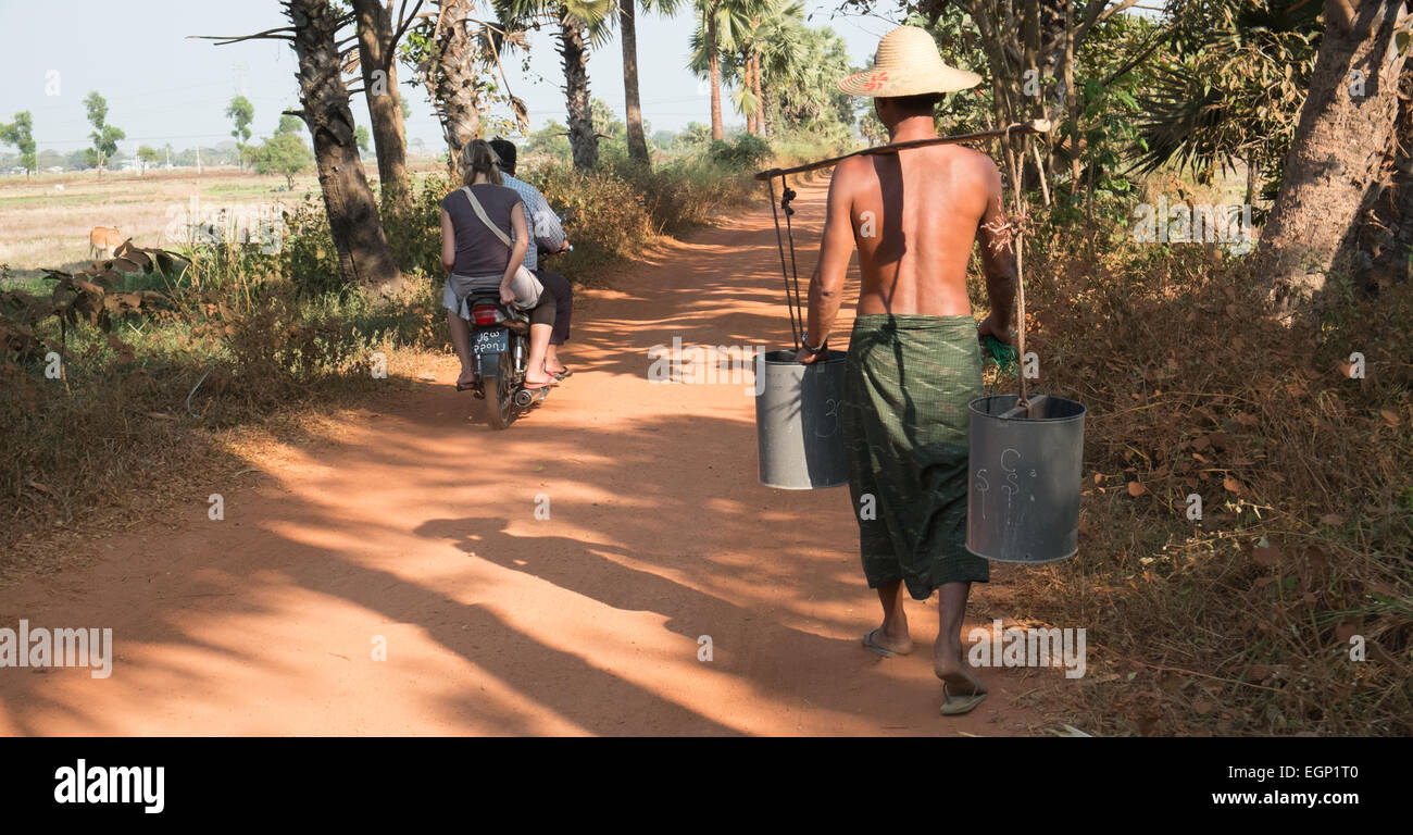 Man carrying water on shoulder hi-res stock photography and images - Alamy