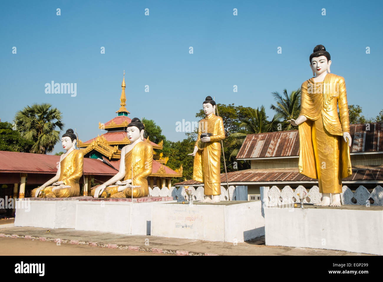 Buddha statues facing and at huge reclining Buddha (Shwethalyaung ...