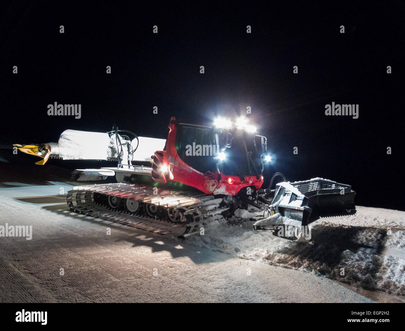 PistenBully piste basher working at night in La Clusaz Stock Photo - Alamy