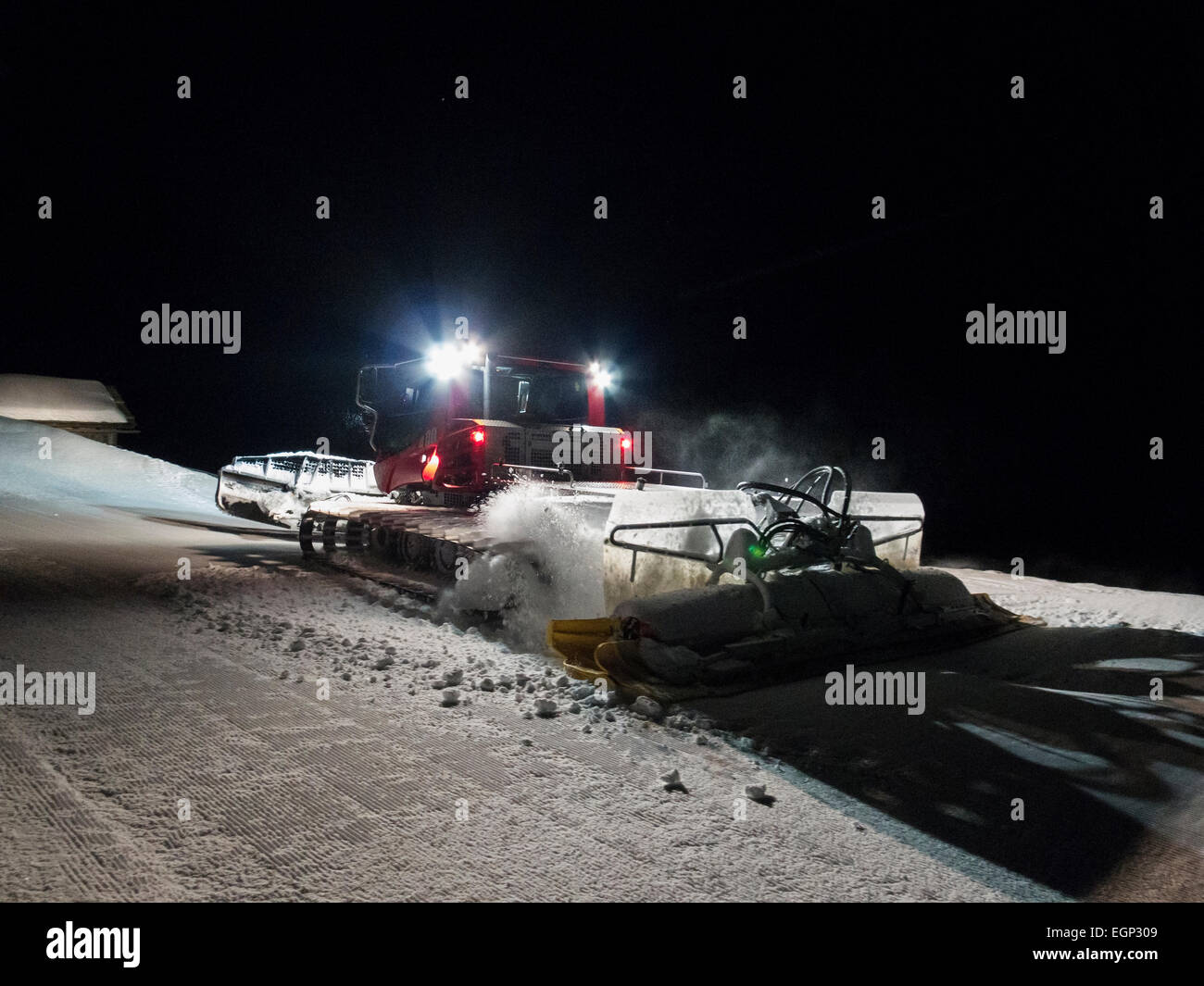 Piste basher hi-res stock photography and images - Alamy