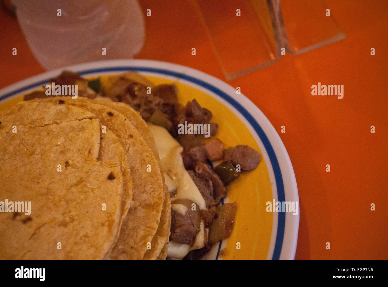 Alambre de pollo hi-res stock photography and images - Alamy