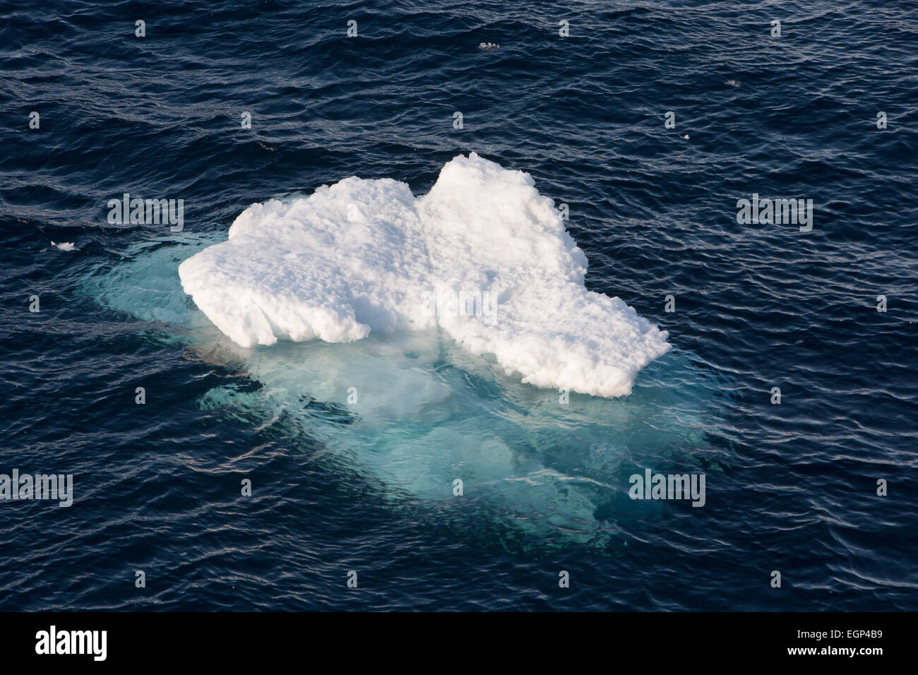 Iceberg below water hi-res stock photography and images - Alamy