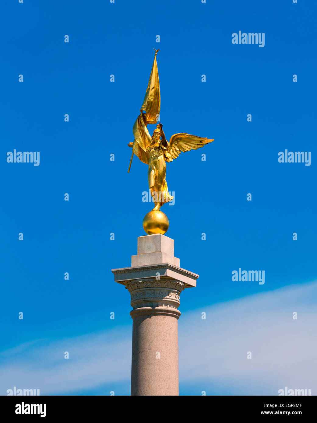 Gold winged Victory statue in World War I Memorial in Washington DC ...
