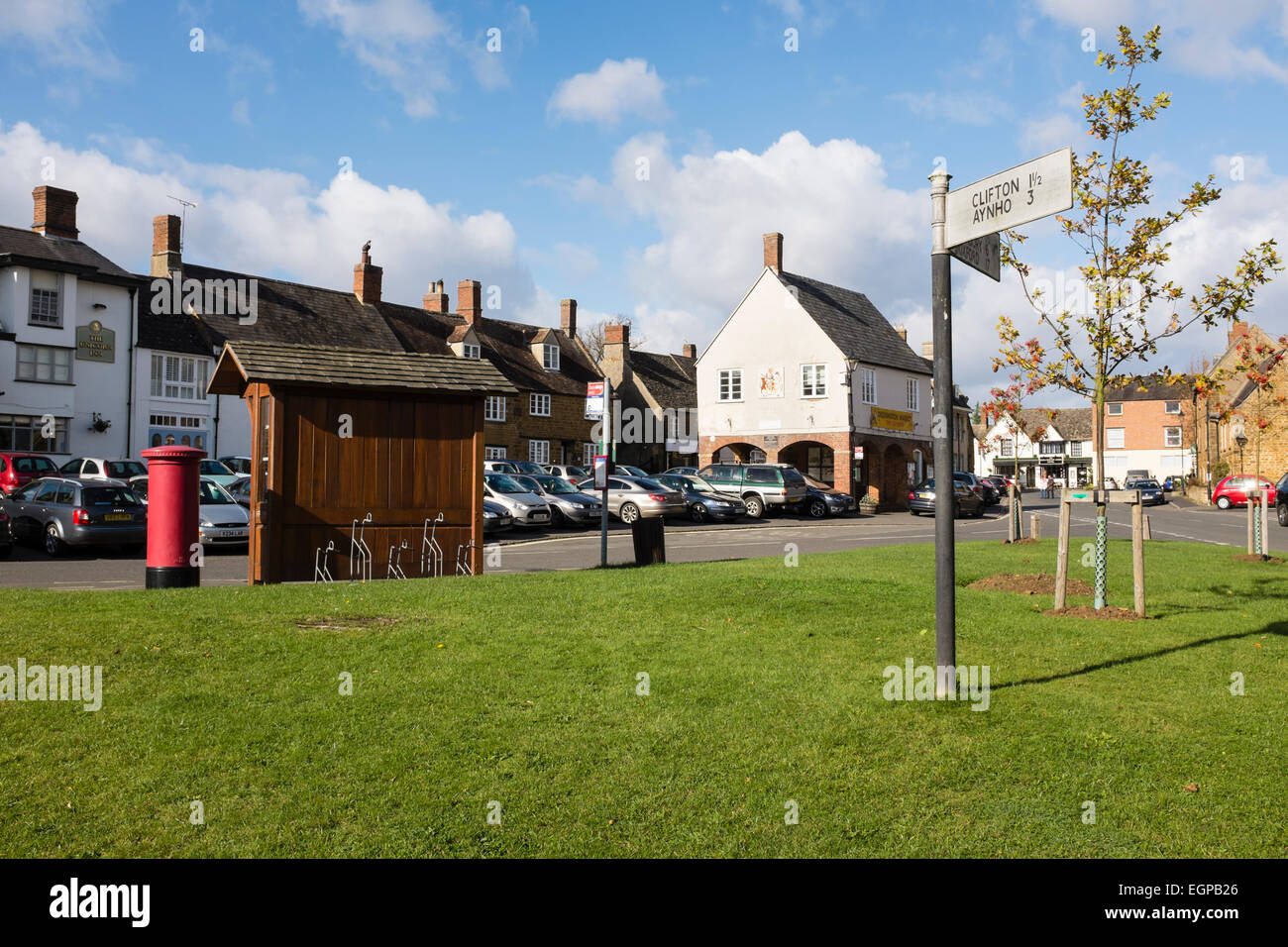 Market Place village square in the Oxfordshire village of Deddington ...