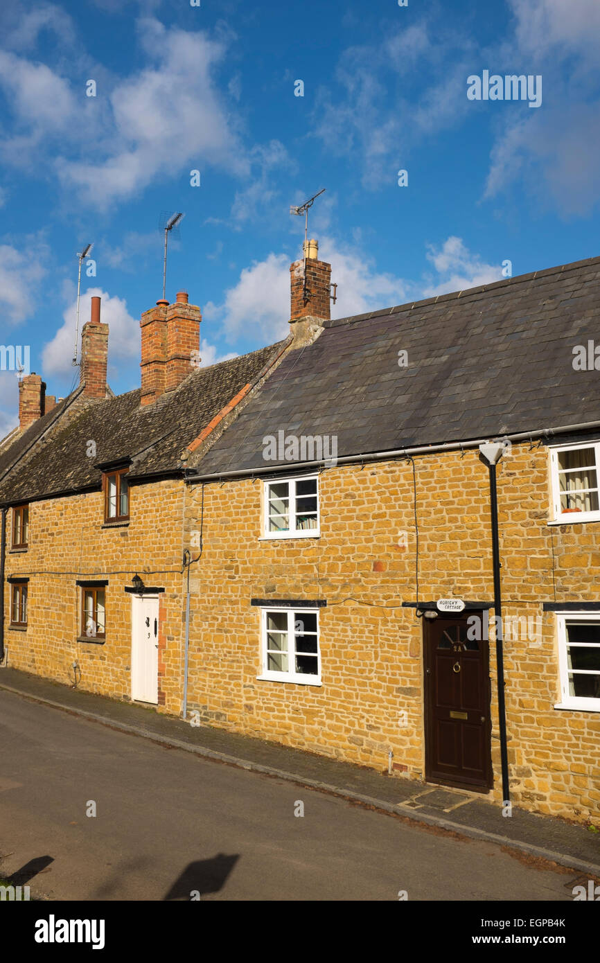Terraced stone cottage hi-res stock photography and images - Alamy