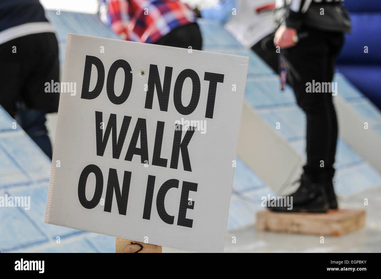 Danger falling ice sign hi-res stock photography and images - Alamy