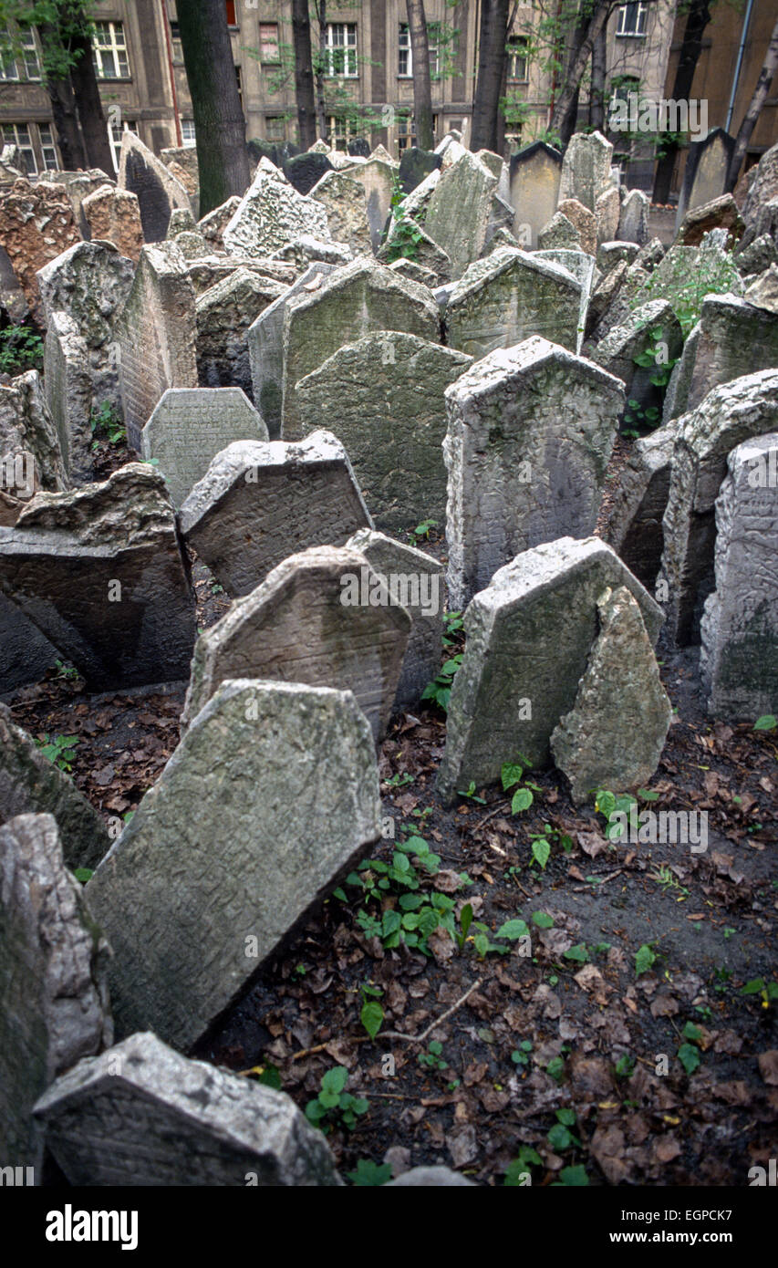 The Jewish cemetery in Prague, Czechoslovakia Stock Photo - Alamy