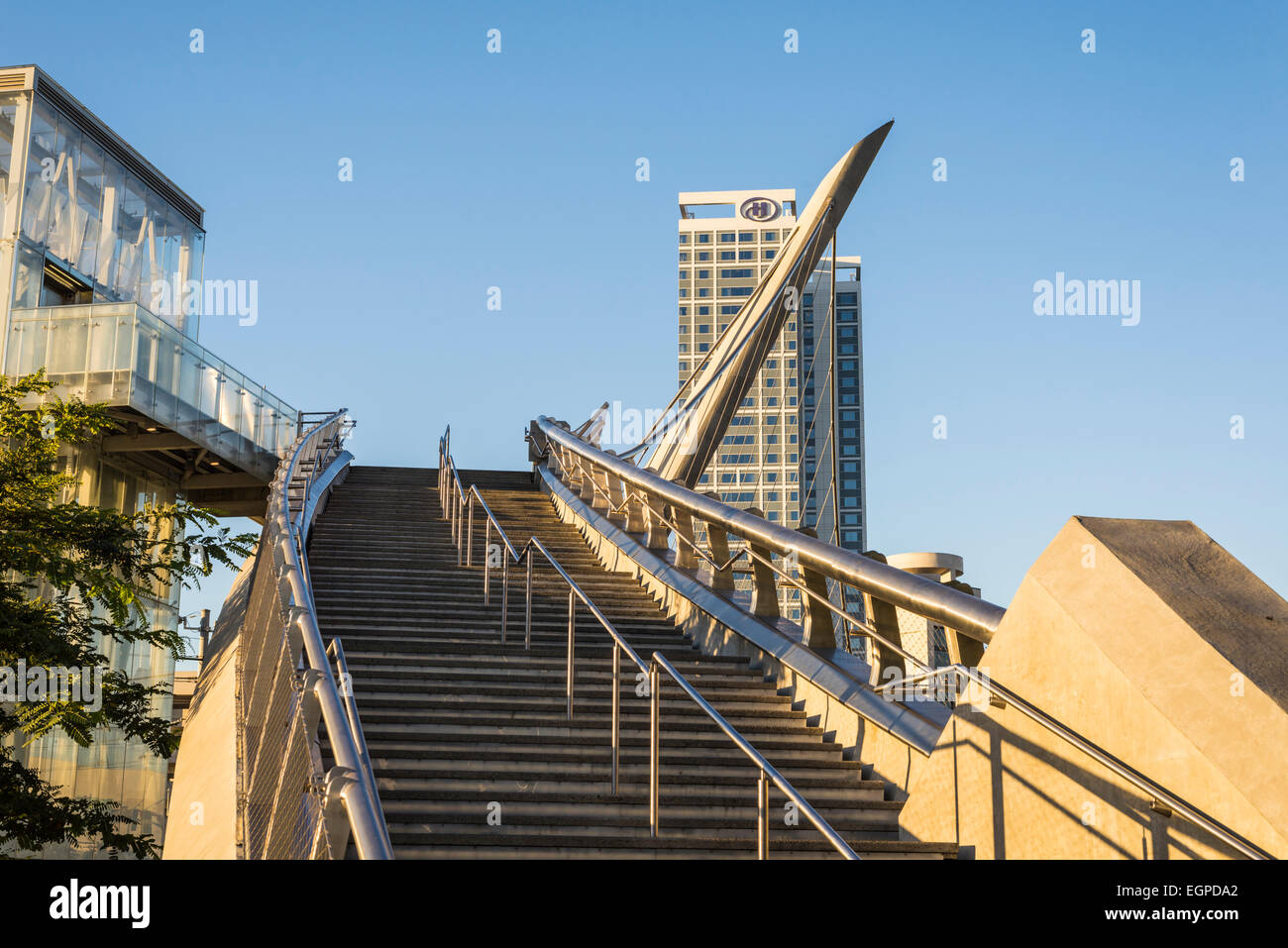 Steps and pedestrian bridge hi-res stock photography and images - Alamy