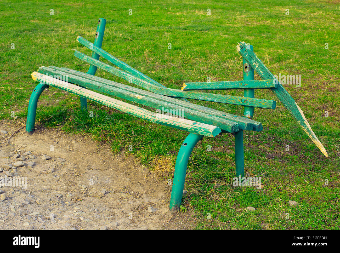 broken green bench in the park Stock Photo - Alamy