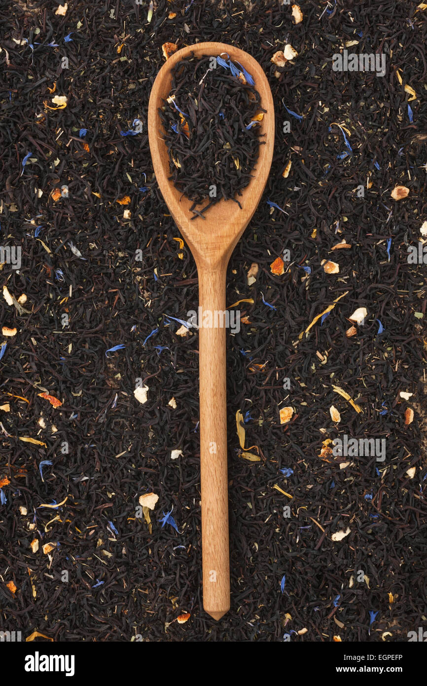 Spoon with black tea lies on the background of tea Stock Photo - Alamy