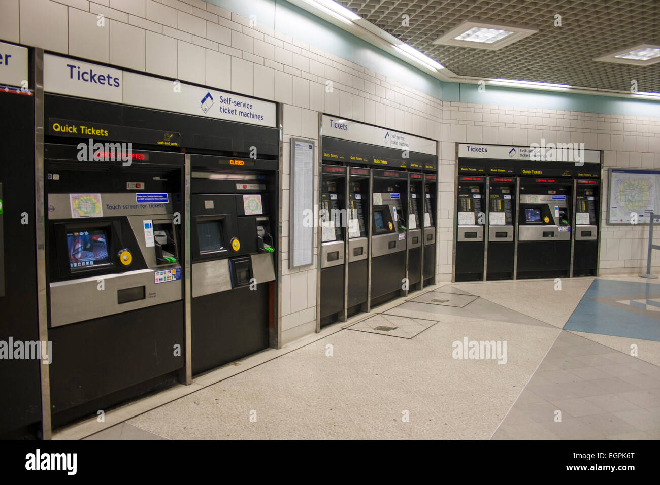 Ticket machines at underground london hi-res stock photography and ...