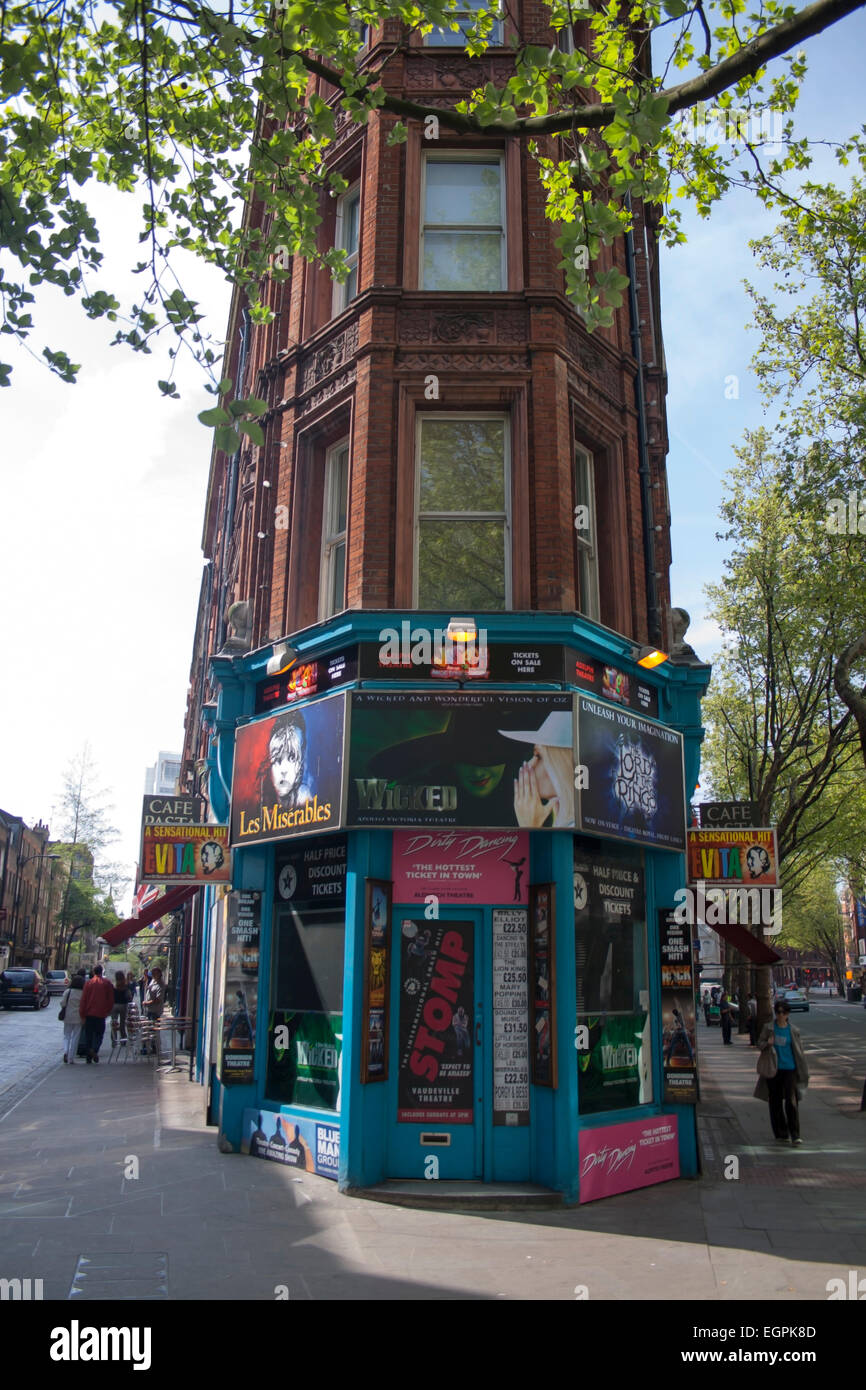 London corner shop Stock Photo - Alamy