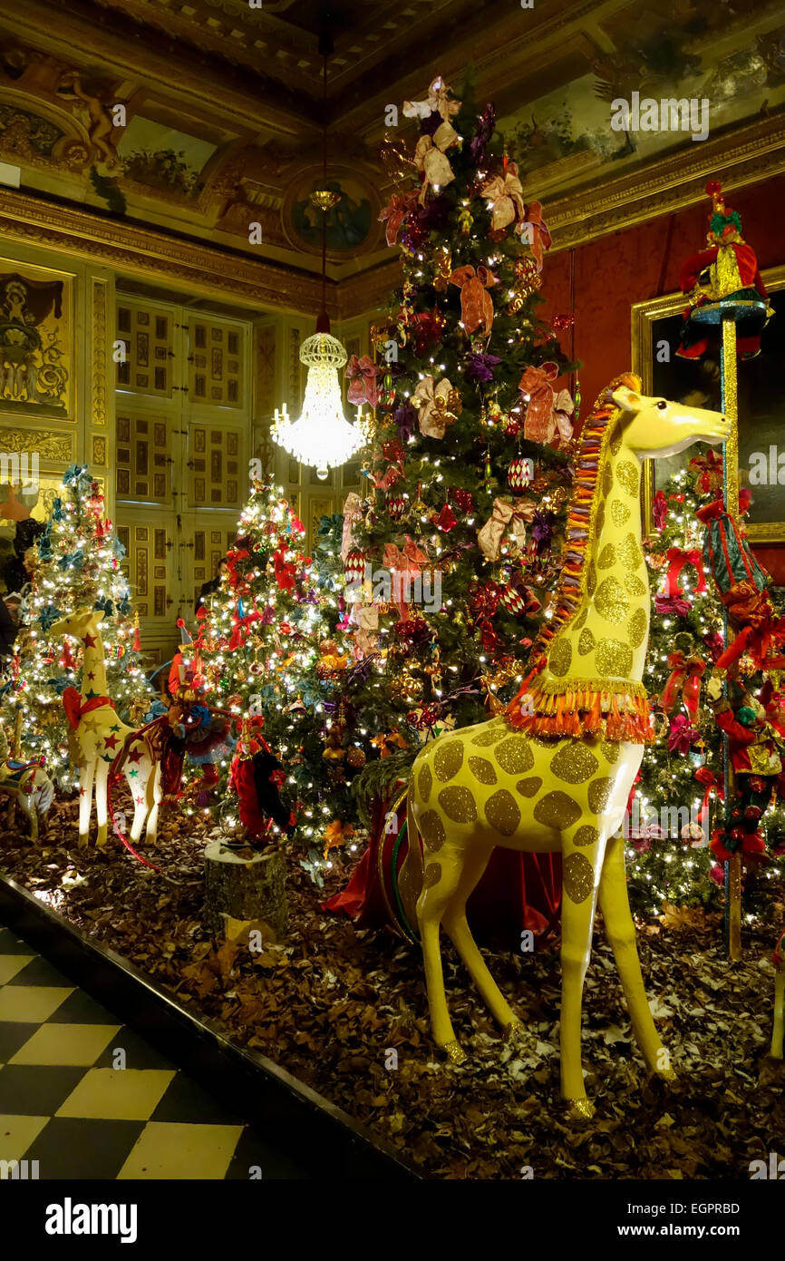 Christmas tree and elaborate decorations at Chateau de Vaux-le-Vicomte ...