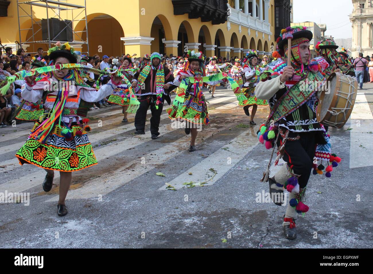 Parade dancers lima peru hi-res stock photography and images - Alamy
