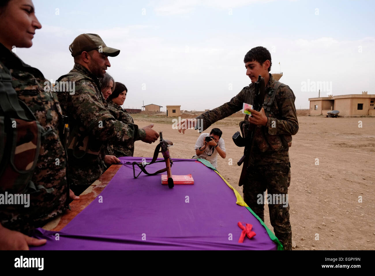 Isil militant recruit hi-res stock photography and images - Alamy