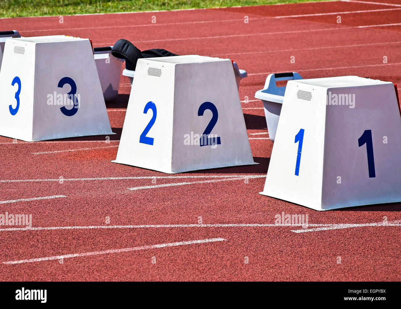 Runner in starting blocks hi-res stock photography and images - Alamy