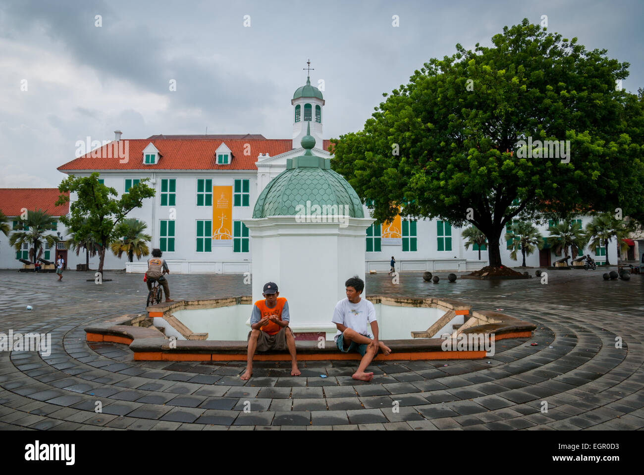 Relaxing old town hall hi-res stock photography and images - Alamy