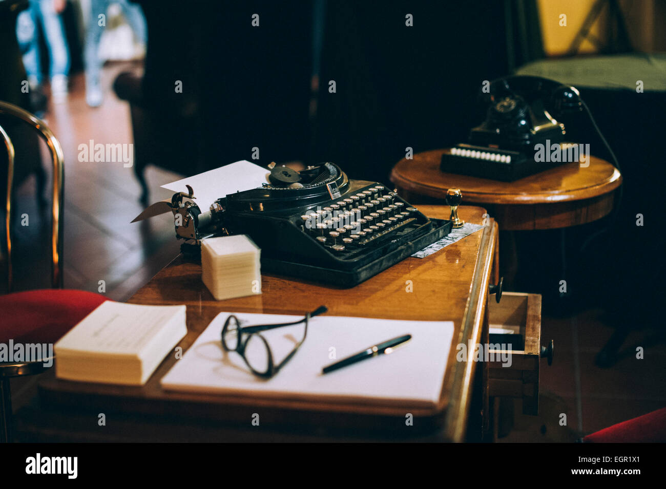 wooden table with vintage typewriter Stock Photo - Alamy