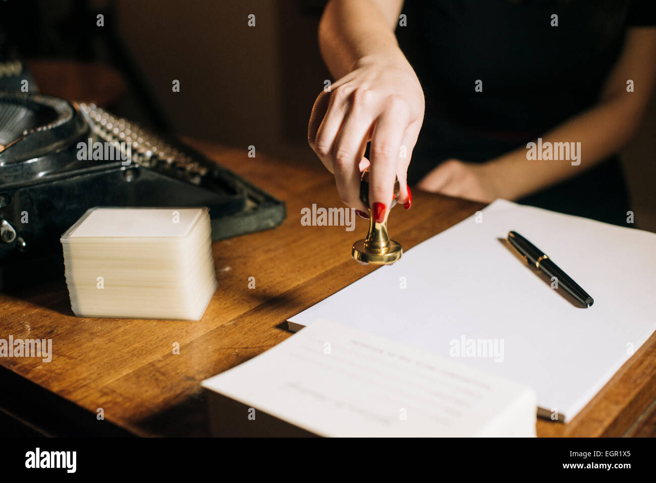 assistant typing paper Stock Photo - Alamy