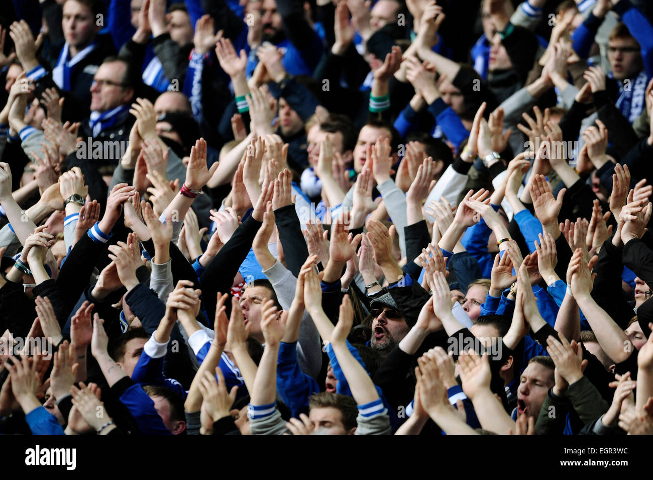 Football crowd hands clapping hi-res stock photography and images - Alamy