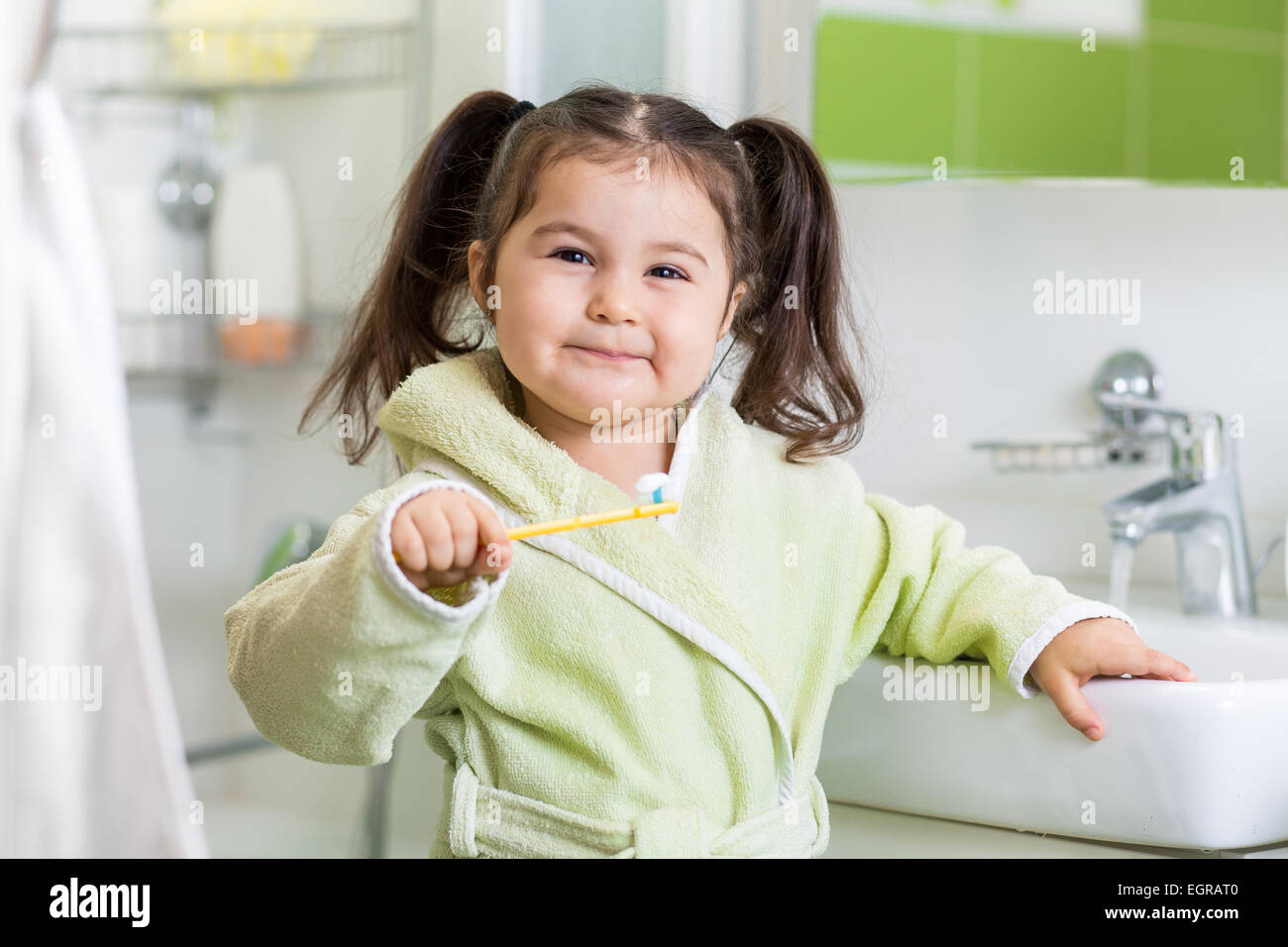 Asian girl brushing teeth hi-res stock photography and images - Alamy