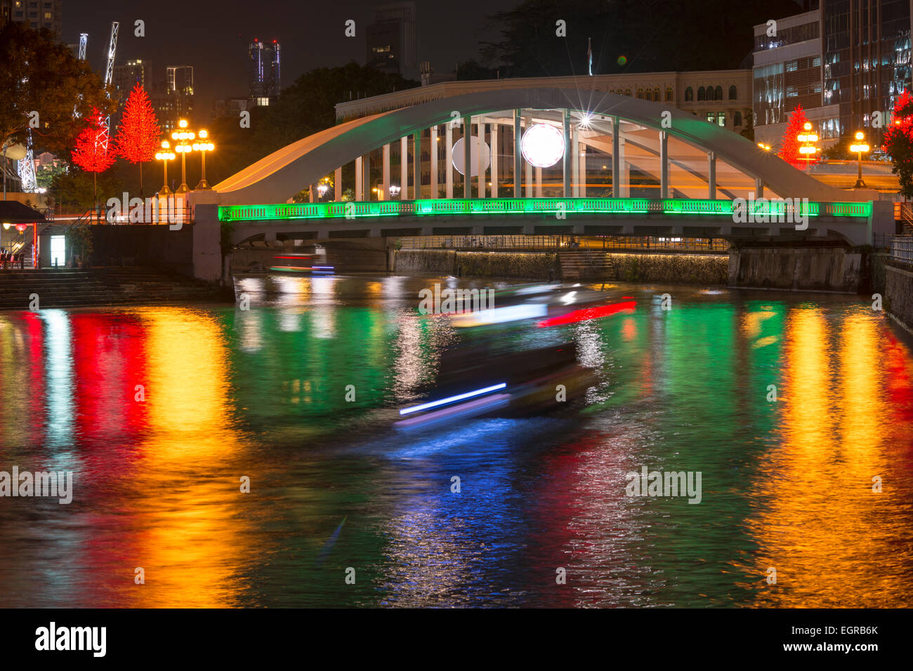 scenic night illumination at famous Elgin Bridge on Singapore river ...