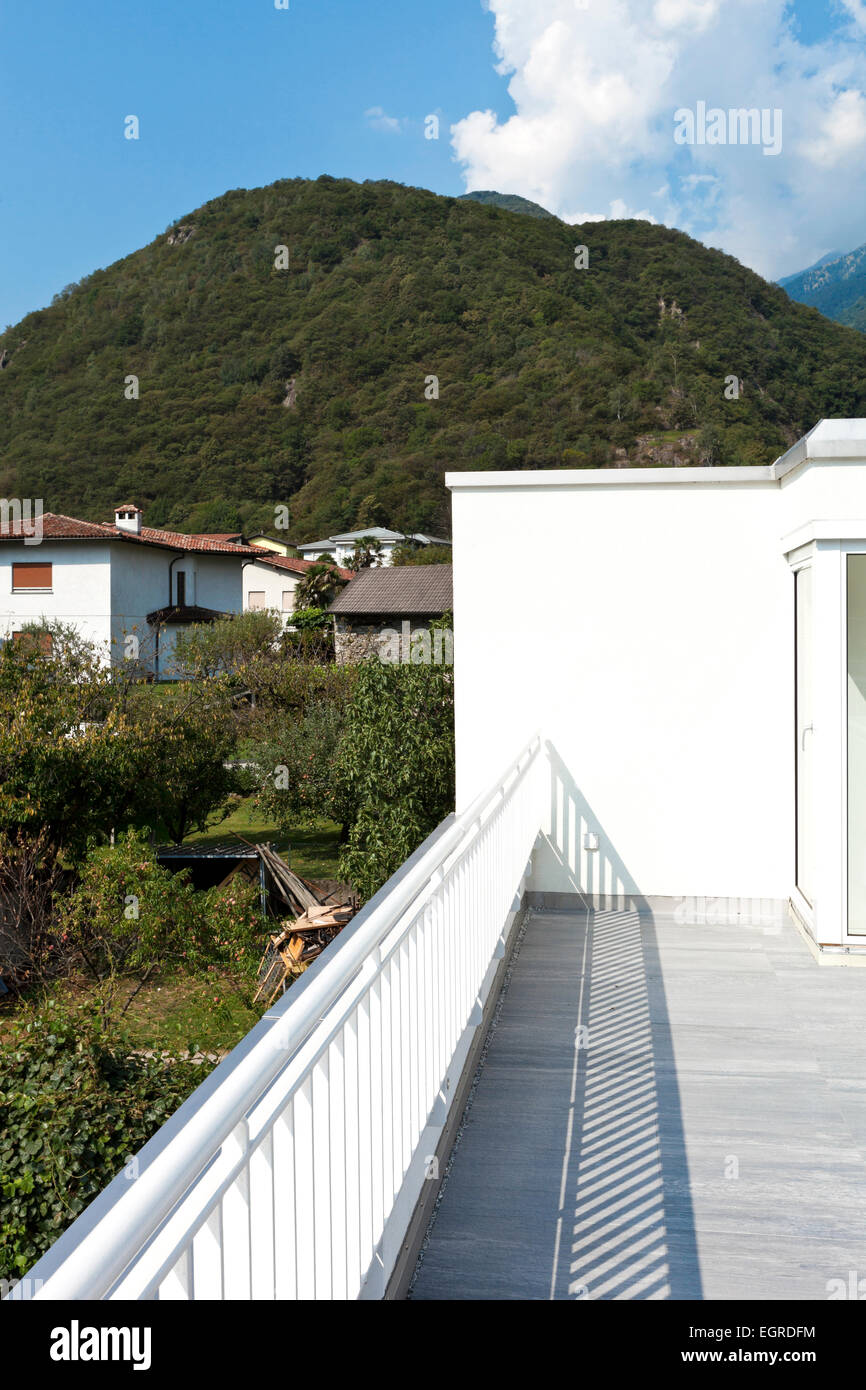 large terrace of a modern white house Stock Photo - Alamy