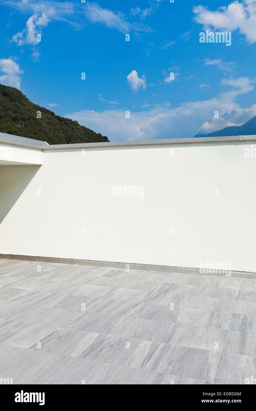 large terrace of a modern white house, wall Stock Photo - Alamy