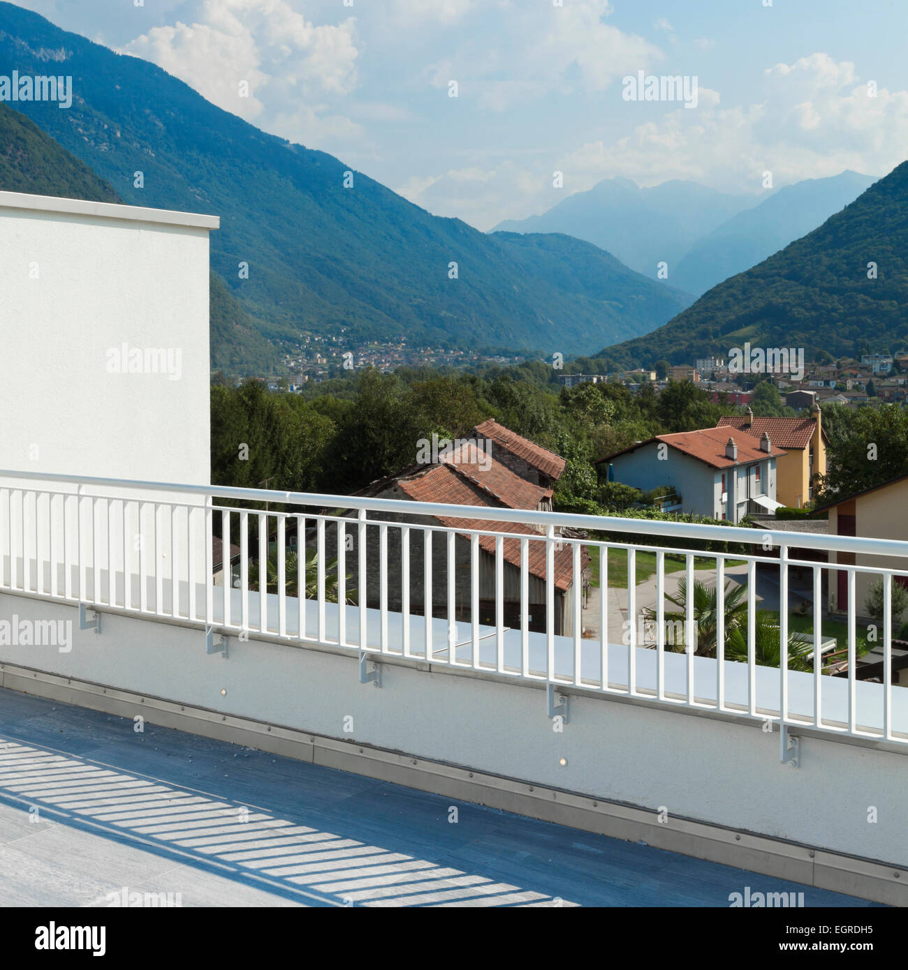 large terrace of a modern white house Stock Photo - Alamy