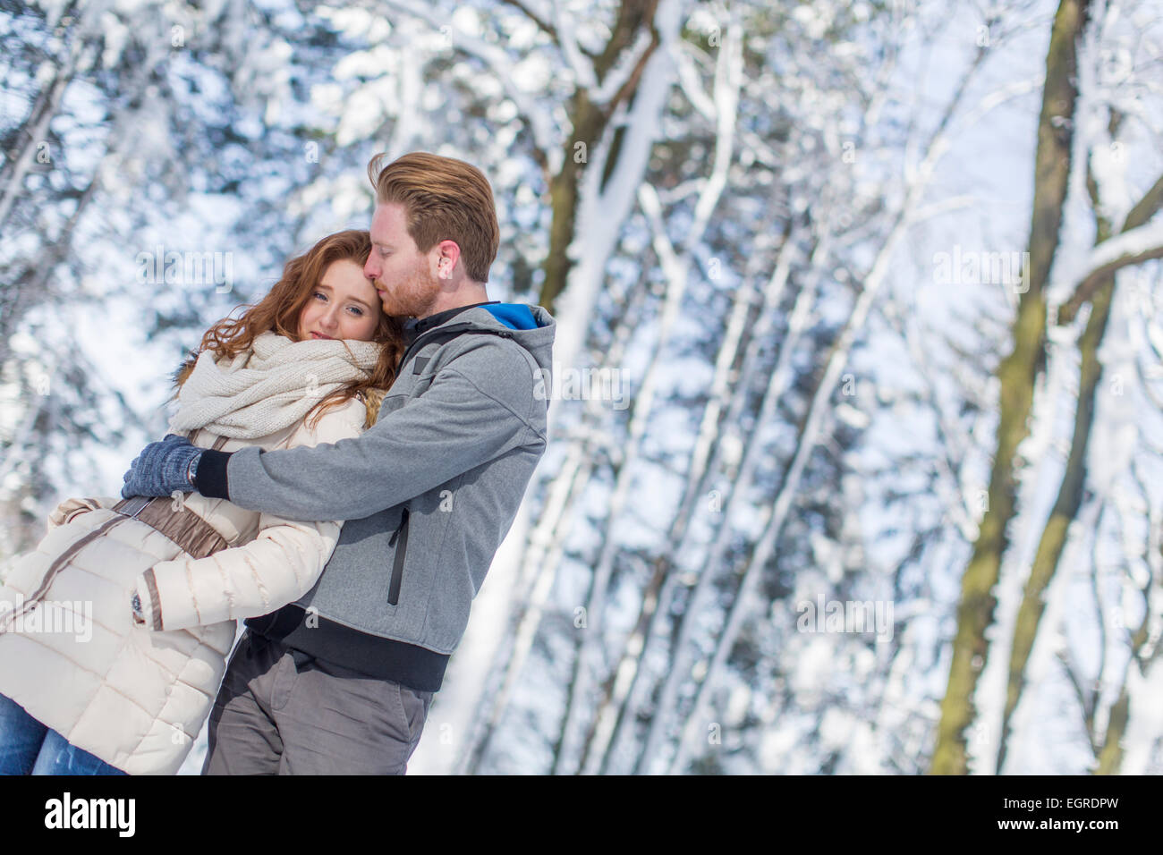 Couple people winter hi-res stock photography and images - Alamy