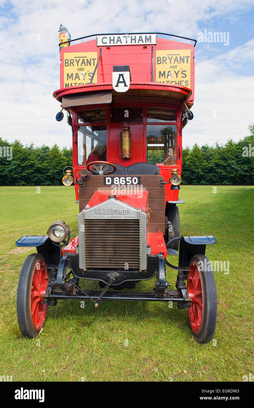 Open top buses hi-res stock photography and images - Alamy